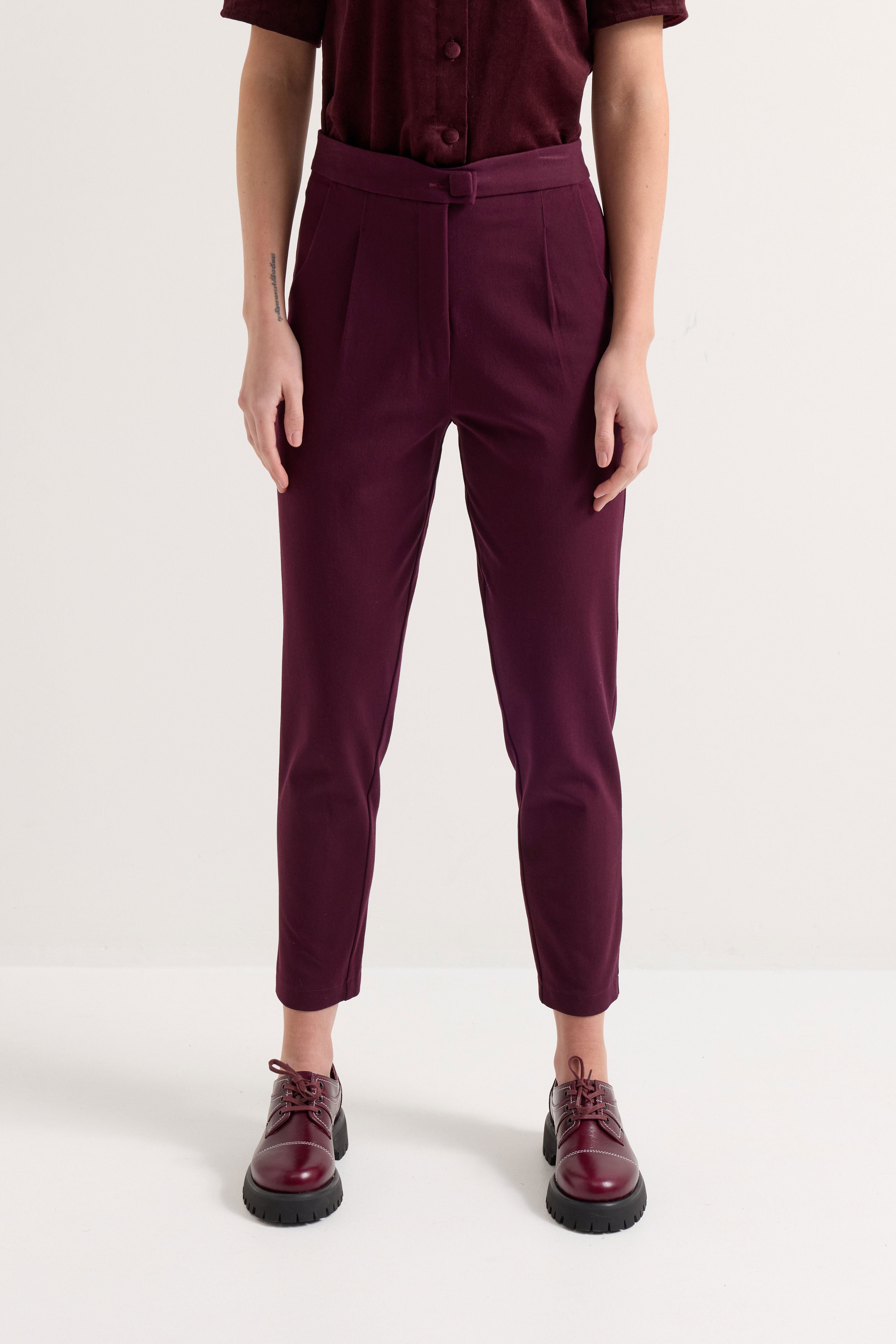 Kuwaii Tailored Pant - Classic Sangria